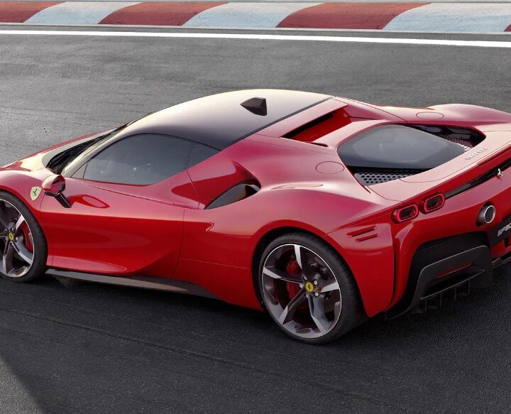 Ferrari SF90 Stradale - 888 Drive